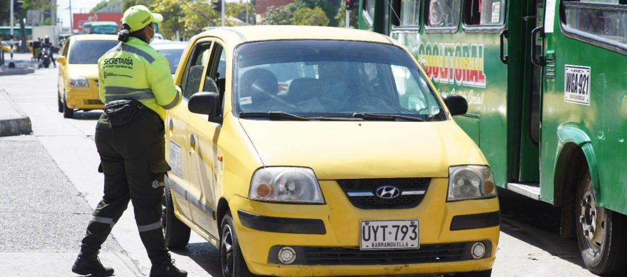 Gremio de taxistas reitera la necesidad de implementación del pico y ...